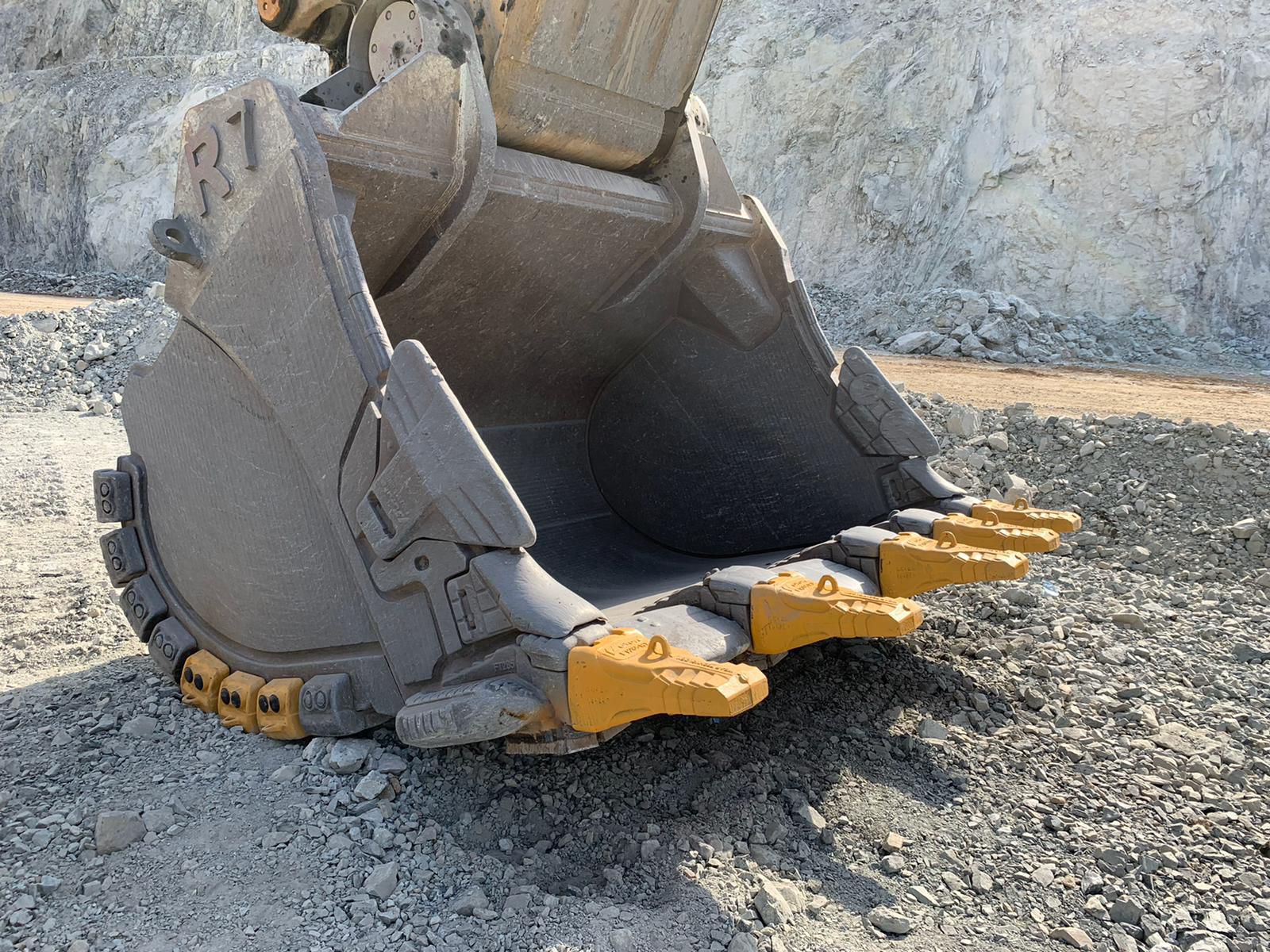 Standard tooth bucket - LAMETER s.r.l. - for excavators / for mining