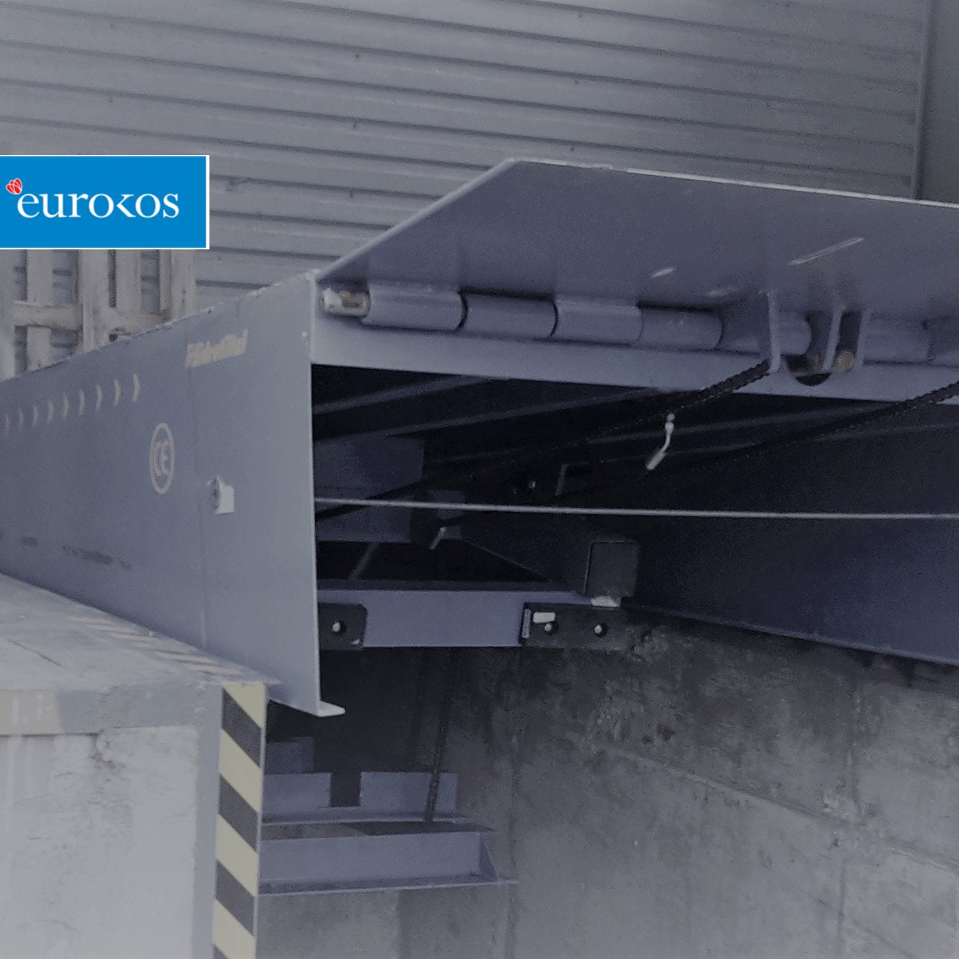 Trailer ramp - Hydraulic loading ramps with folding support ...