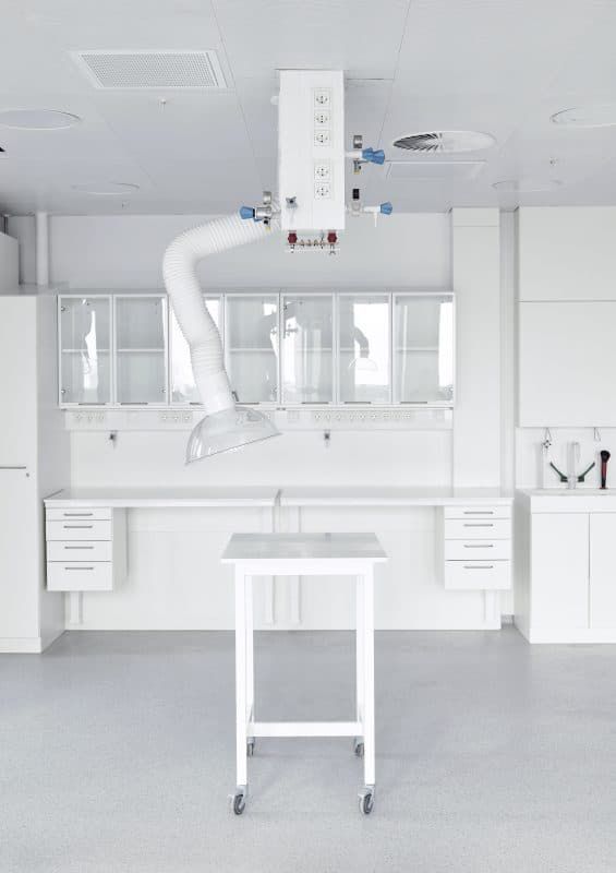 Fume extractor with extraction arm - Labflex AS - wall-mounted ...