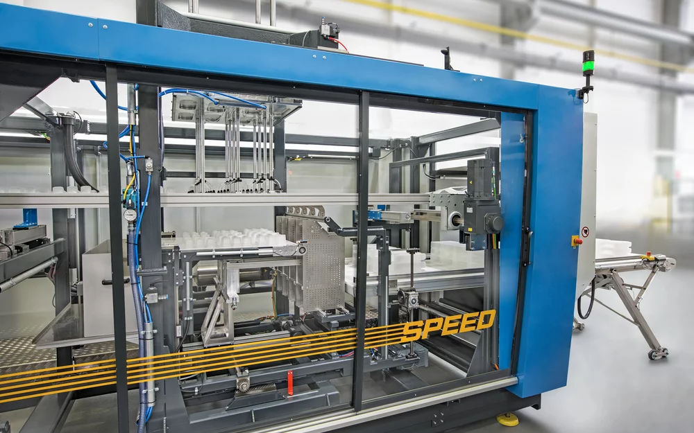 Film stacking machine - Kiefel GmbH - conveyor belt / automatic