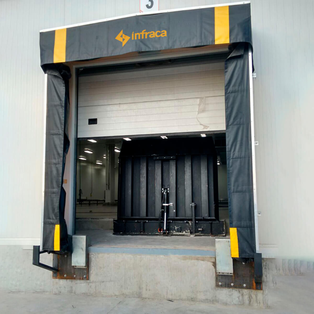 Inflatable dock shelter - Infraca - retractable / loading