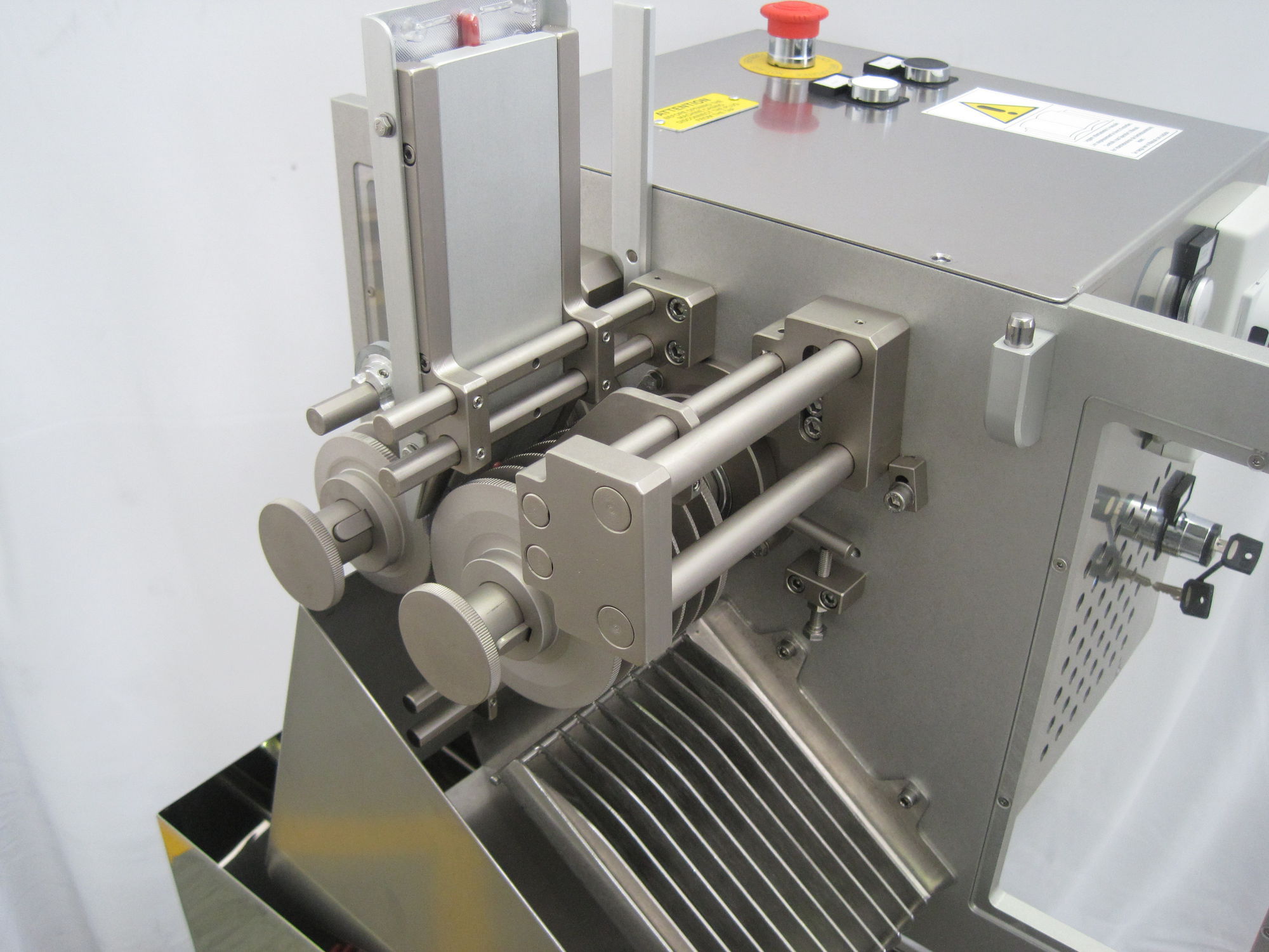 Semi deblister machine - Simpaty - F 130 - O.M.A.R. Pharmaceutical ...