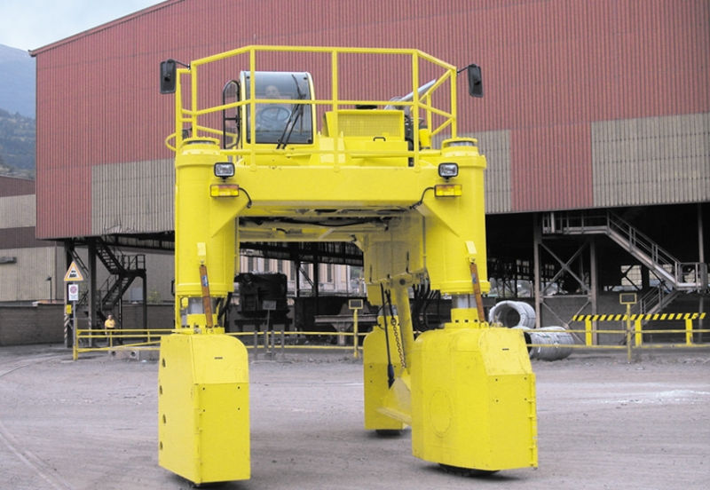 Steel mill straddle carrier - MORELLO GIOVANNI S.r.l. - diesel engine