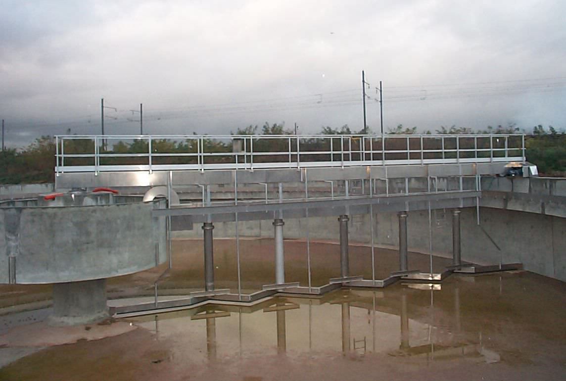 Circular clarifier / with scraper/suction bridge - Suction Bridge, 6 ...