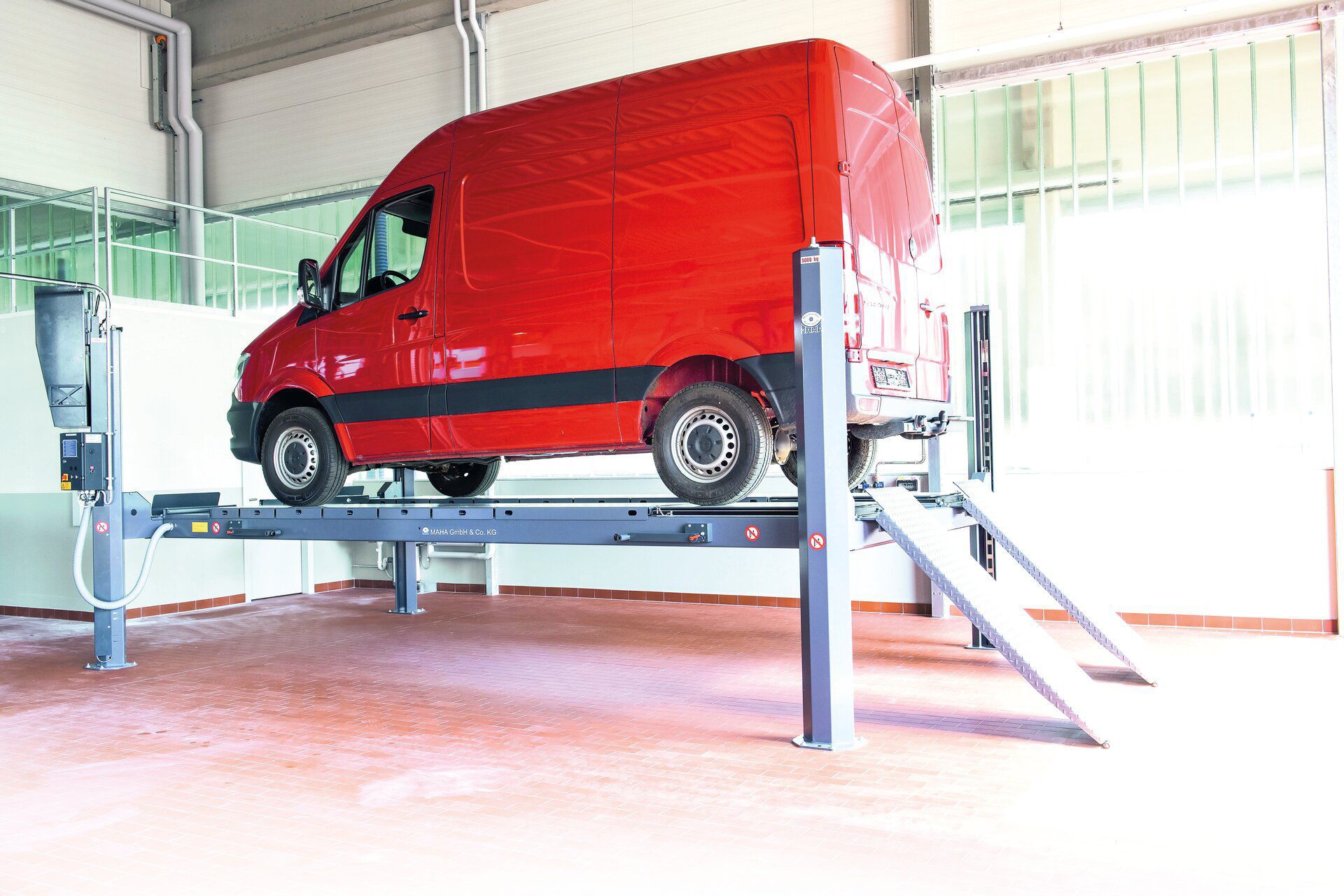 4-post lift - CARLIFT II 5.0 - MAHA Maschinenbau Haldenwang GmbH & Co ...