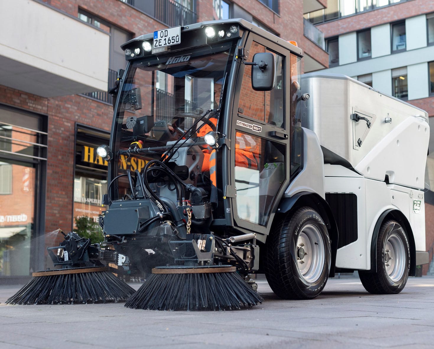 Ride-on outdoor cleaning machine - Citymaster 1650 ZE - HAKO - battery ...