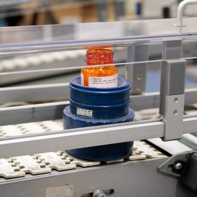 Chain conveyor - KNAPP - transport / for bottles / puck