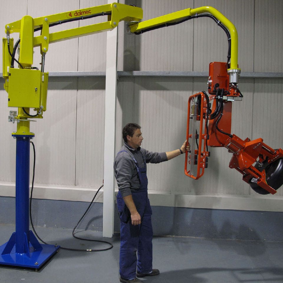 Pneumatic manipulator - DALMEC - with gripping tool / for mechanical ...