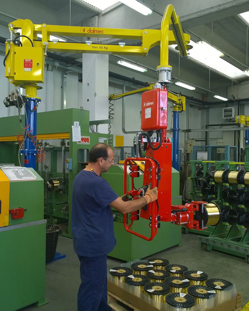 Pneumatic manipulator - DALMEC - with gripping tool / handling / for ...