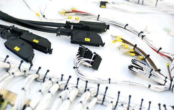 Data transmission cable assembly - LEONI AG - power distribution / flat ...
