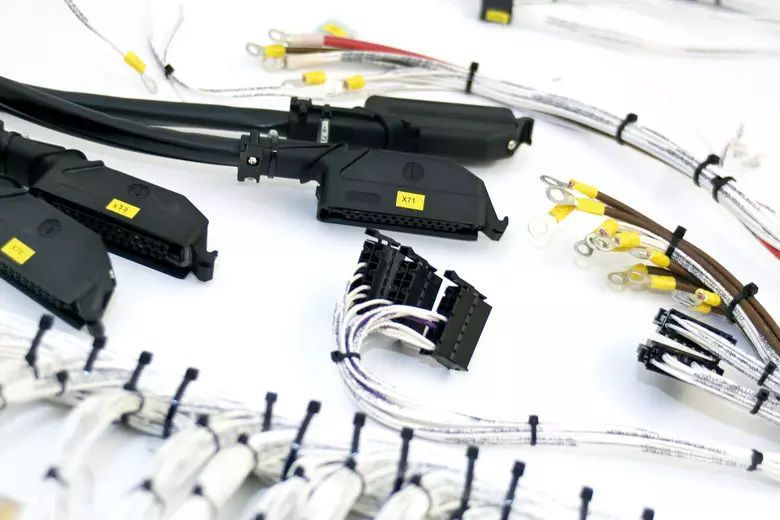 Control cable assembly - LEONI Cable Solutions - plug-in