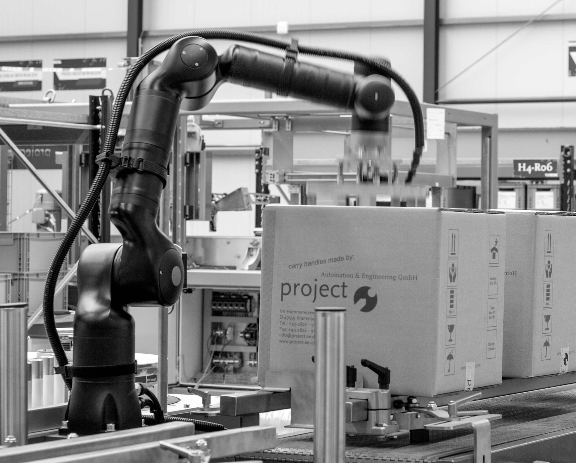 Cobot - Kassow KR series - project Automation & Engineering GmbH - handling