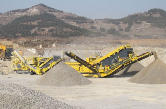 Mobile screener - C4 - keestrack - for bulk materials / compact