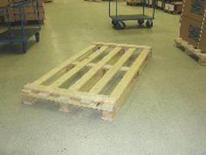 Wooden pallet - Nefab - ISO / industrial