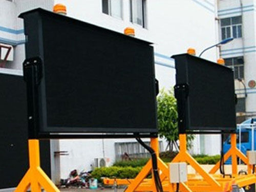 Portable variable-message sign - 12V/24V direct supply/EN12966 L3 and B6 - Yaham Optoelectronics ...