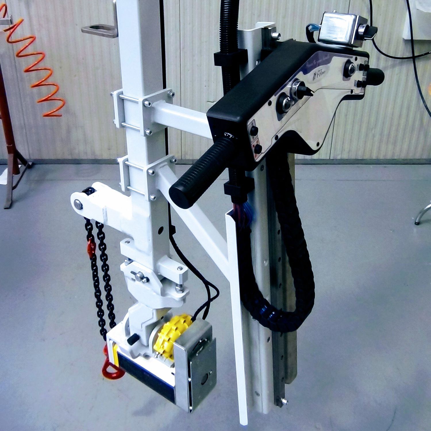 Pneumatic manipulator - FAMATEC - with lifting magnet / for auto parts ...