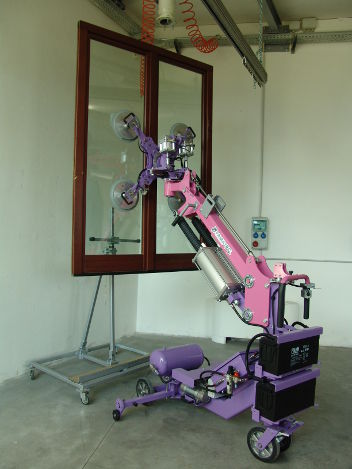 Self-propelled glazing robot - FAMATEC