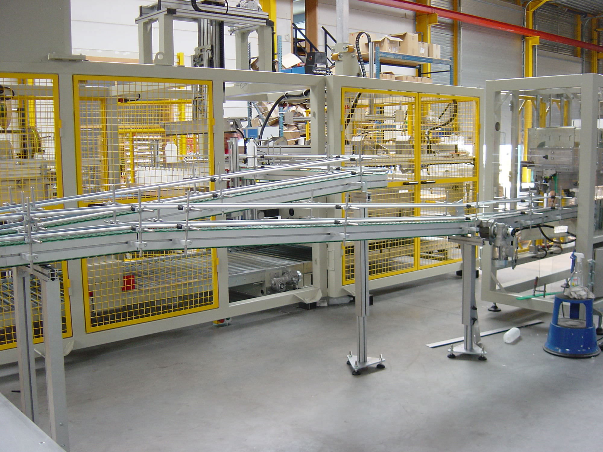 Chain conveyor - CD083 - Delta Engineering - horizontal / transport / for containers