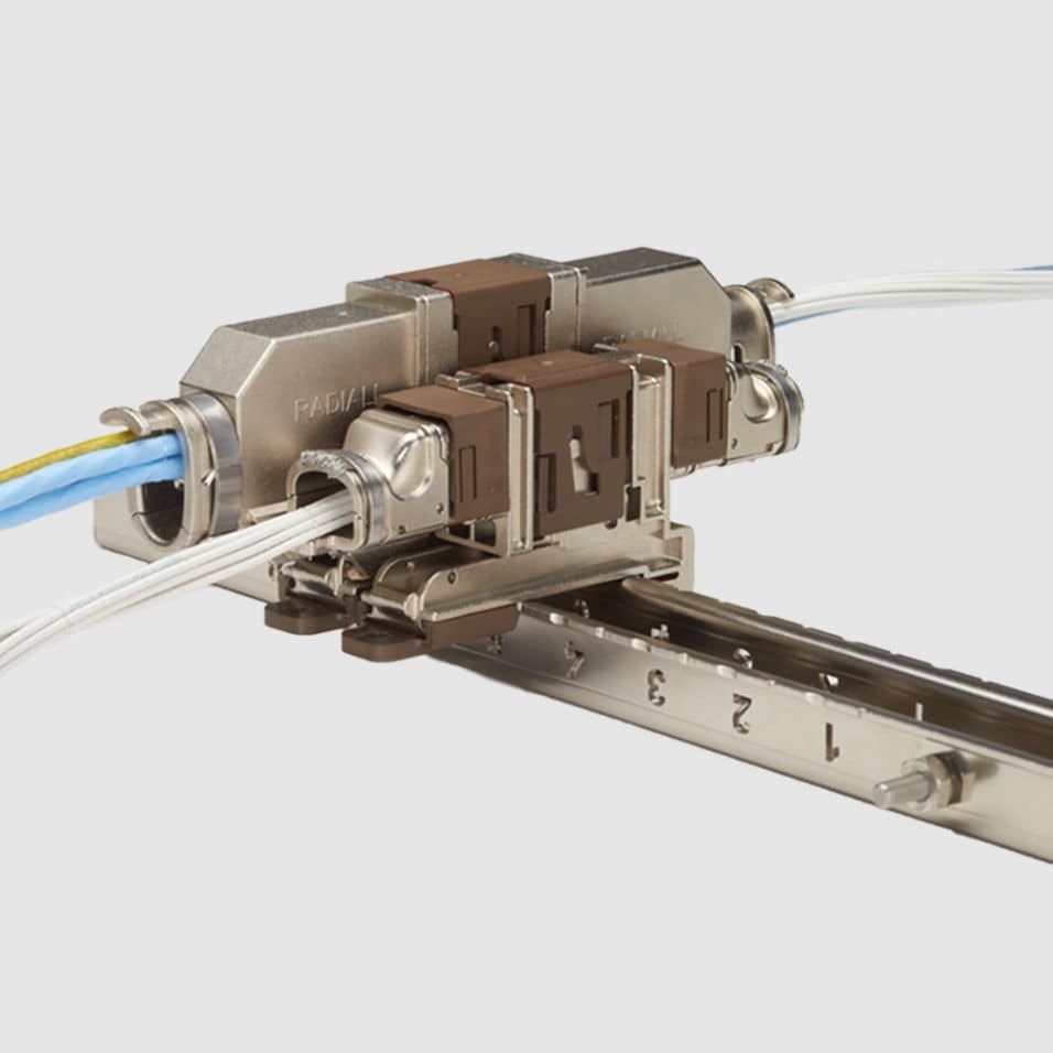 Combined connector - QM - Radiall - voltage / composite / shell