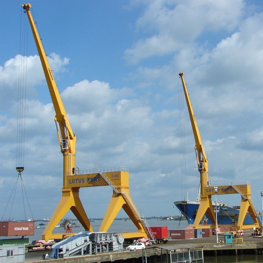 Rail-mounted crane - TCC 230 - Liebherr Cranes - luffing jib / harbor ...