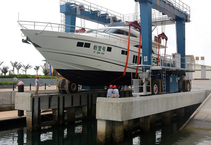 Straddle carrier for marine applications - BEIJING WOWJOINT MACHINERY ...