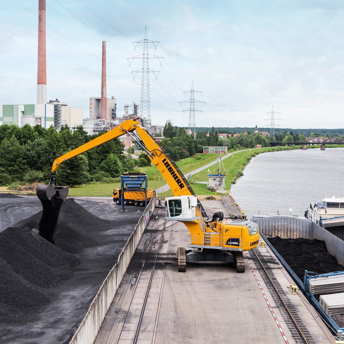 Crawler material handler - LH 150 C - Liebherr Excavators - electric