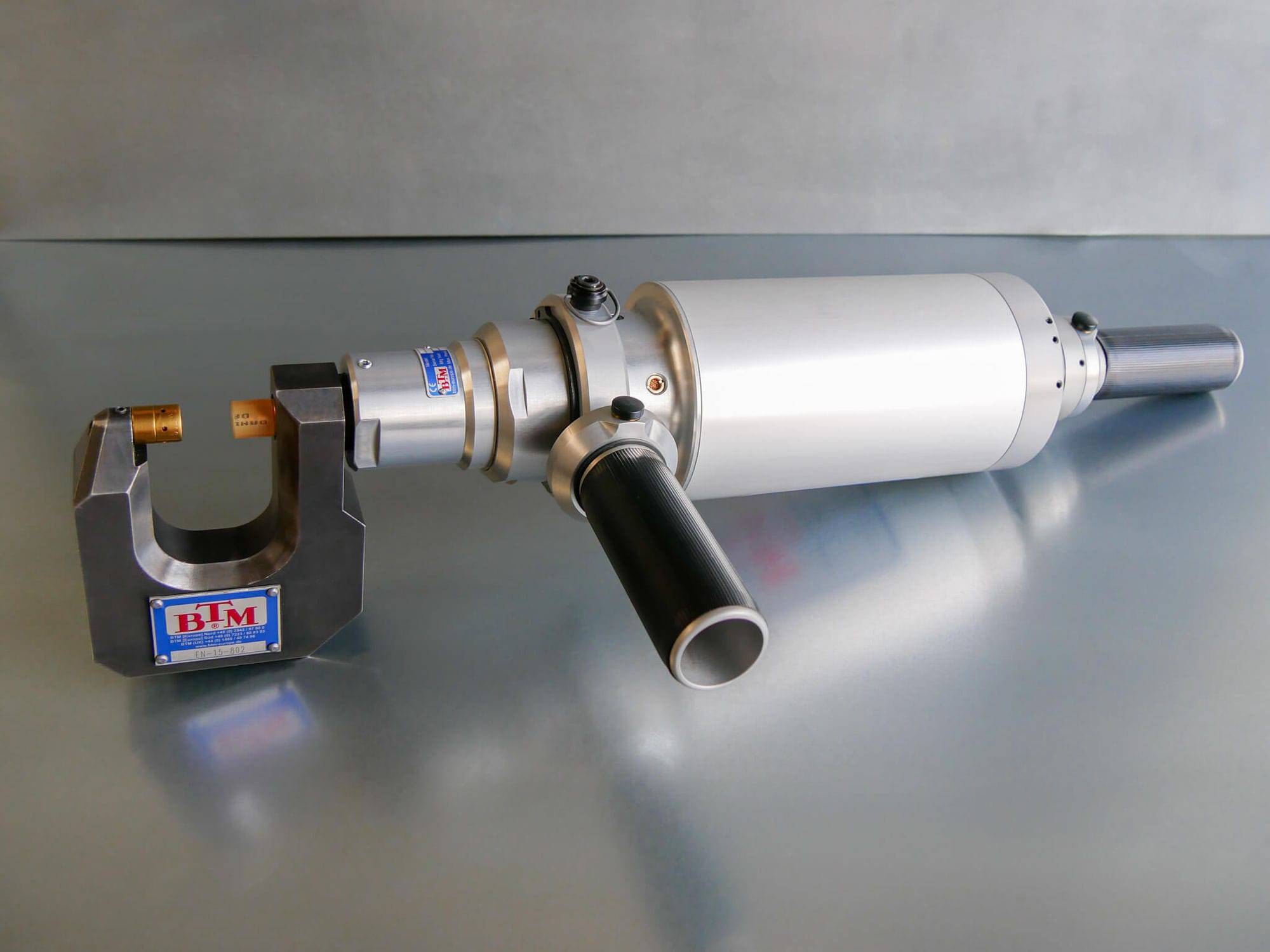 Pneumatic clinching hand tool - ULG SN8 - BTM Europe Blechverb. GmbH