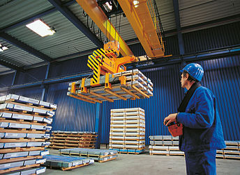 Telescopic arm lifter - Pfeifer