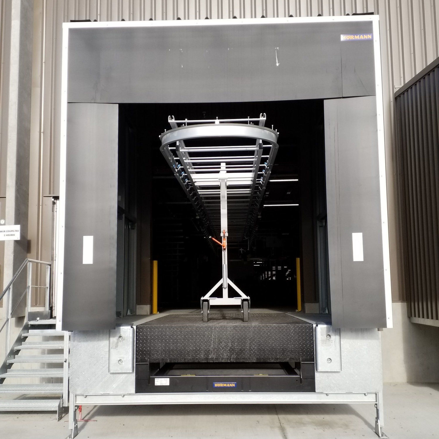 Overhead conveyor loading dock - CMAT