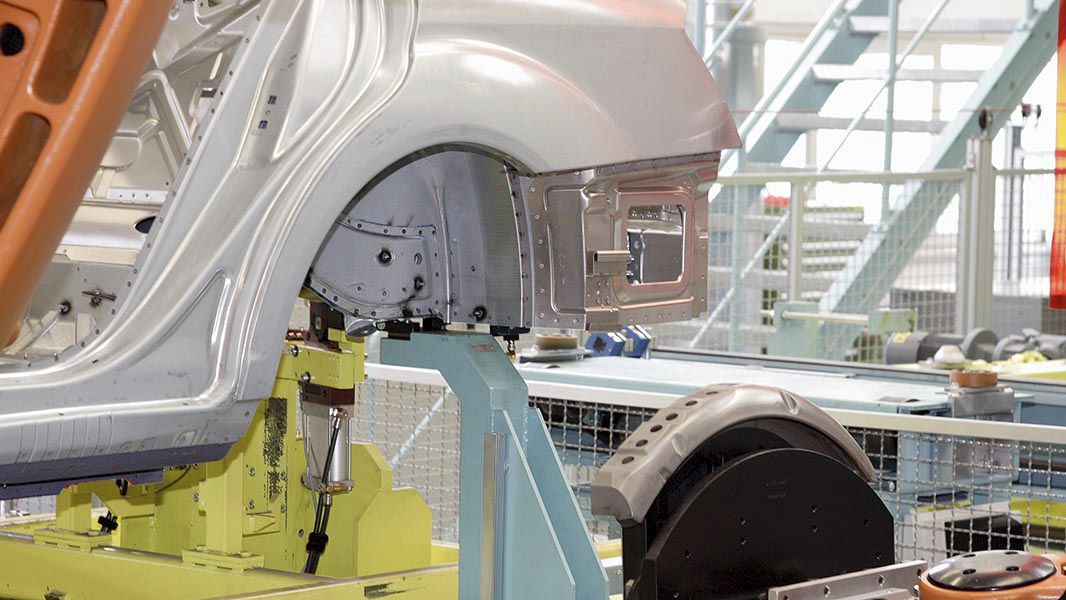 Motorized flanging machine - ECKOLD technics GmbH & Co. KG