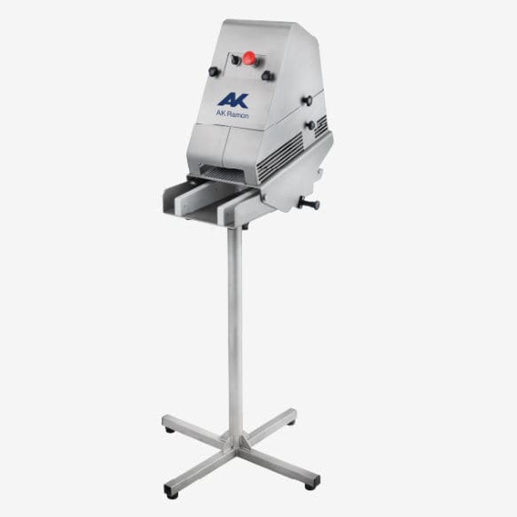 Meat portioning machine - TALLERES RAMON, S.L. - blade / automatic