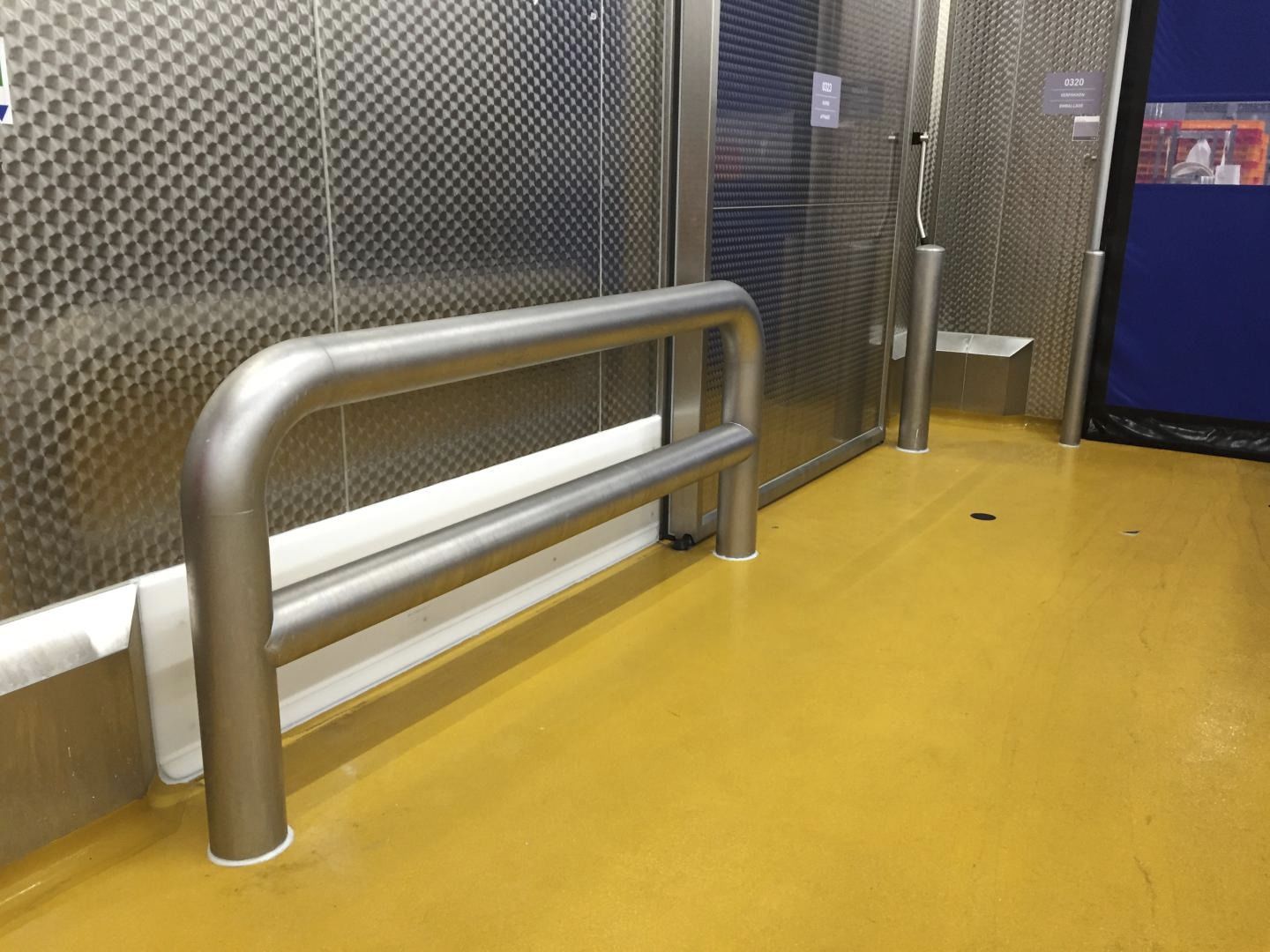 Protective barrier - h_B series - B-Hygienic BVBA - fixed / metal ...