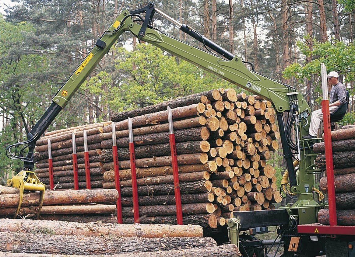 Swing-arm log loader - 140S series - Hiab - truck-mounted