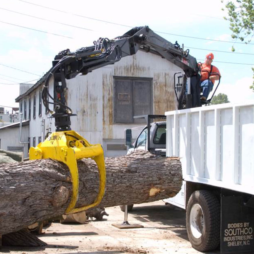 Swing-arm log loader - 82Z series - Hiab - truck-mounted