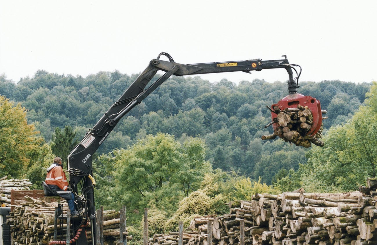 Swing-arm log loader - 1620Z series - Hiab - truck-mounted