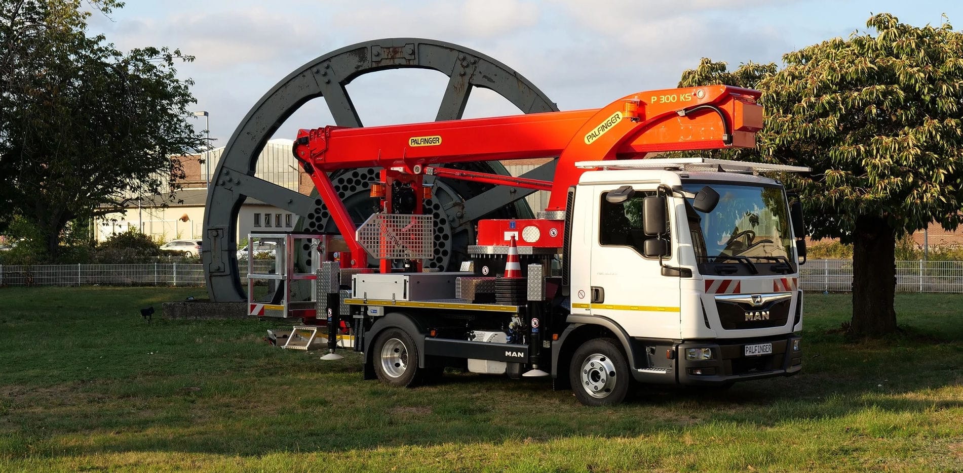 Truck-mounted telescopic boom lift - P 300 KS - Palfinger - hydraulic ...
