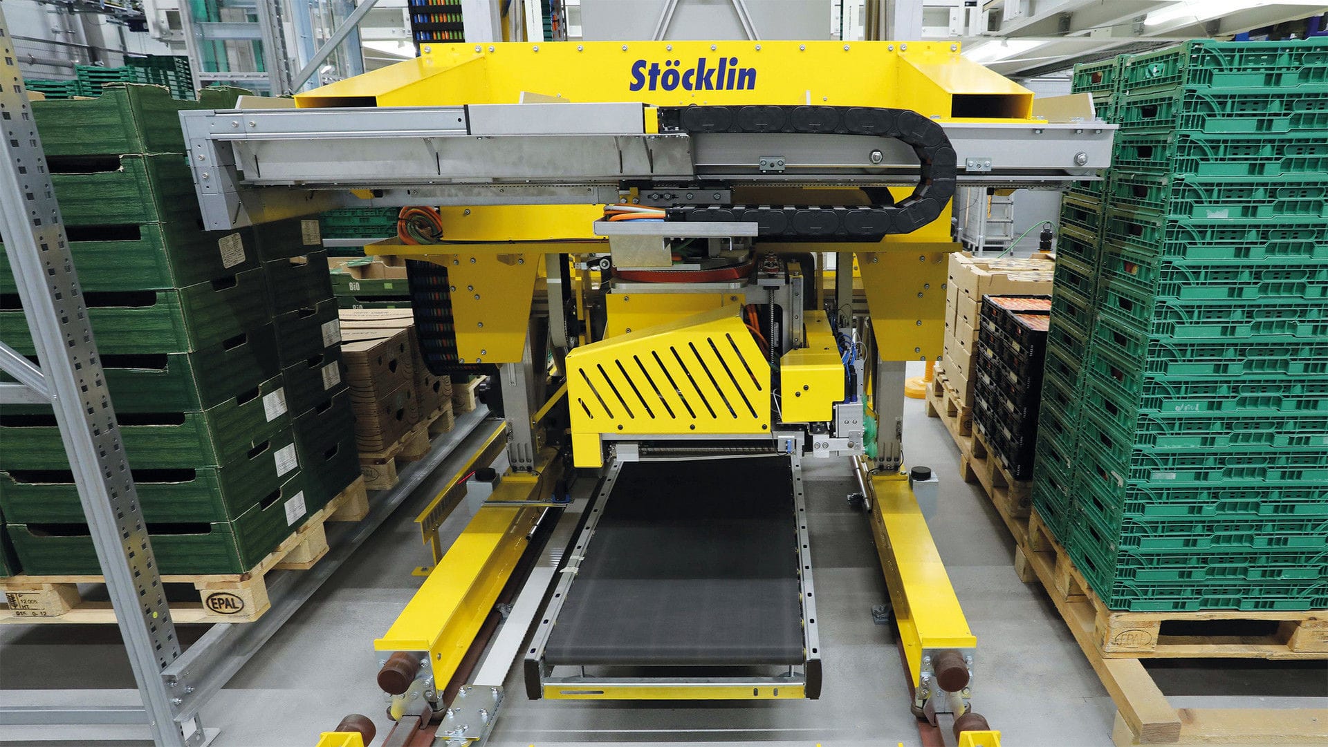 Robotic palletizer and depalletizer - Stöcklin - for fruit / for ...