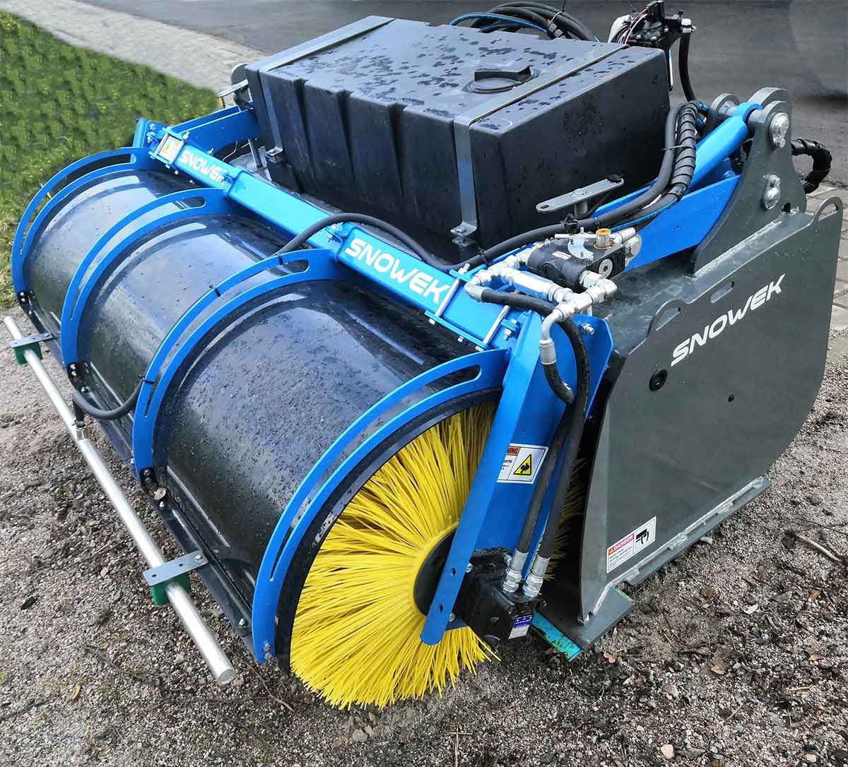 Tractor sweeper - H series - Snowek Trombia - The future of road ...