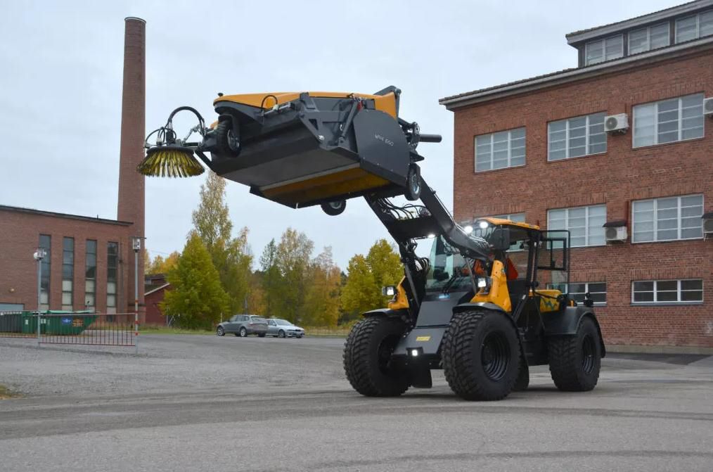 Loader sweeper - 305 - Vilakone Oy - diesel / street / dust