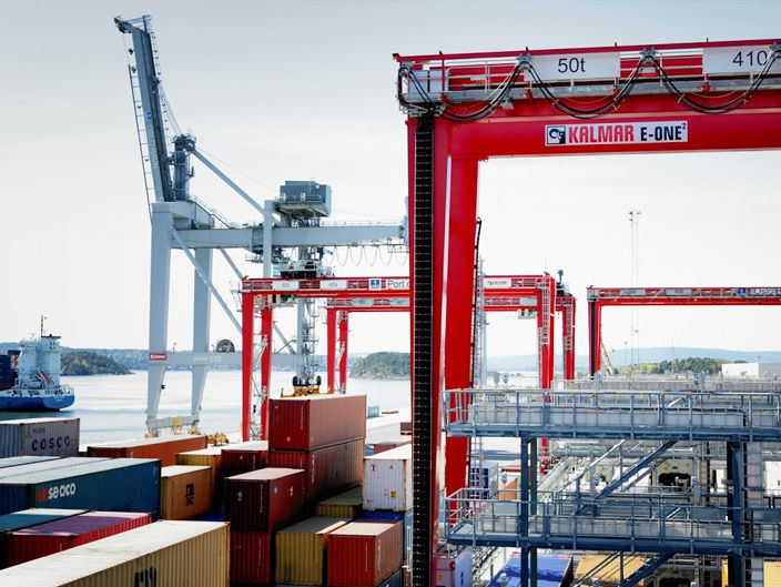 Automated gantry crane - Kalmar - rubber-tired / for container