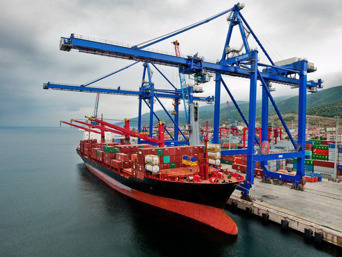 Rail-mounted gantry crane - Kalmar - for ship loading