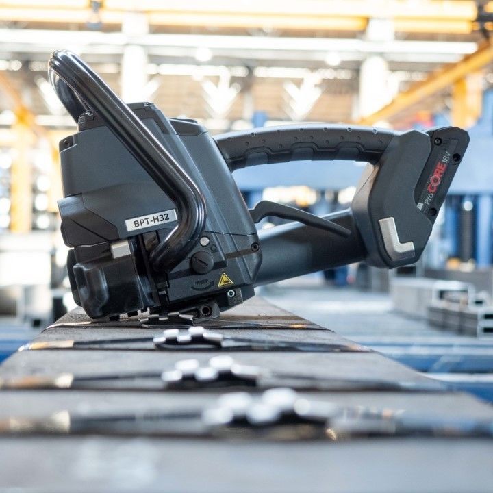 Battery-powered strapping tool - BPT - STRAPEX - for steel straps ...