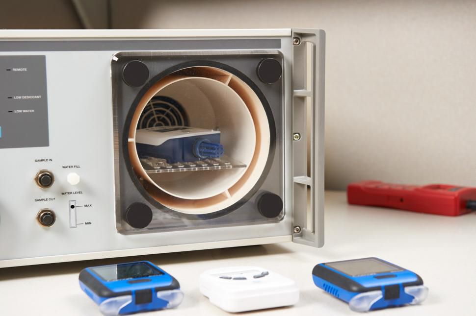 Humidity generator with calibration system - 5128A - Fluke Calibration ...