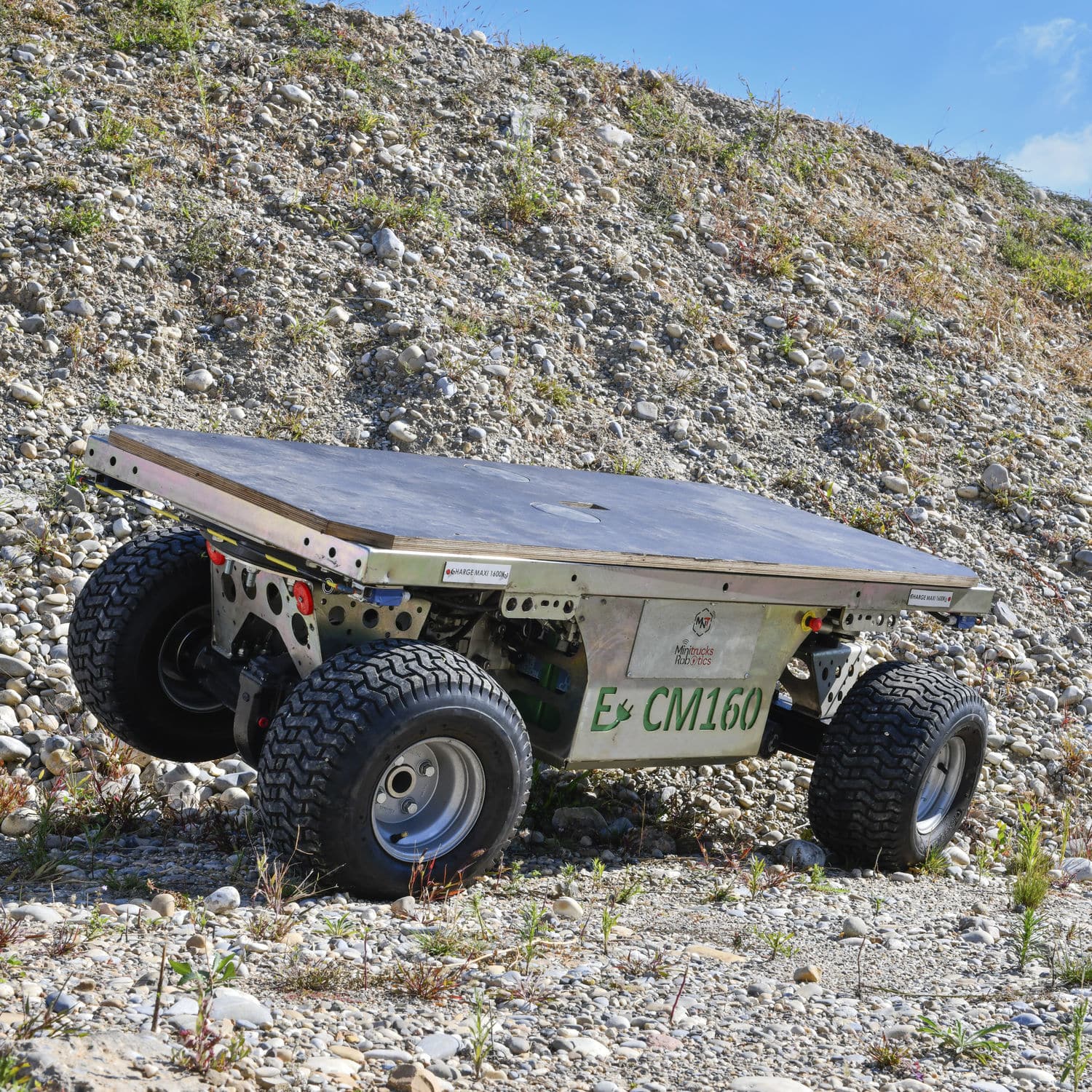 Handling remote-controlled robotic vehicle - TCM / ECM - Minitrucks ...