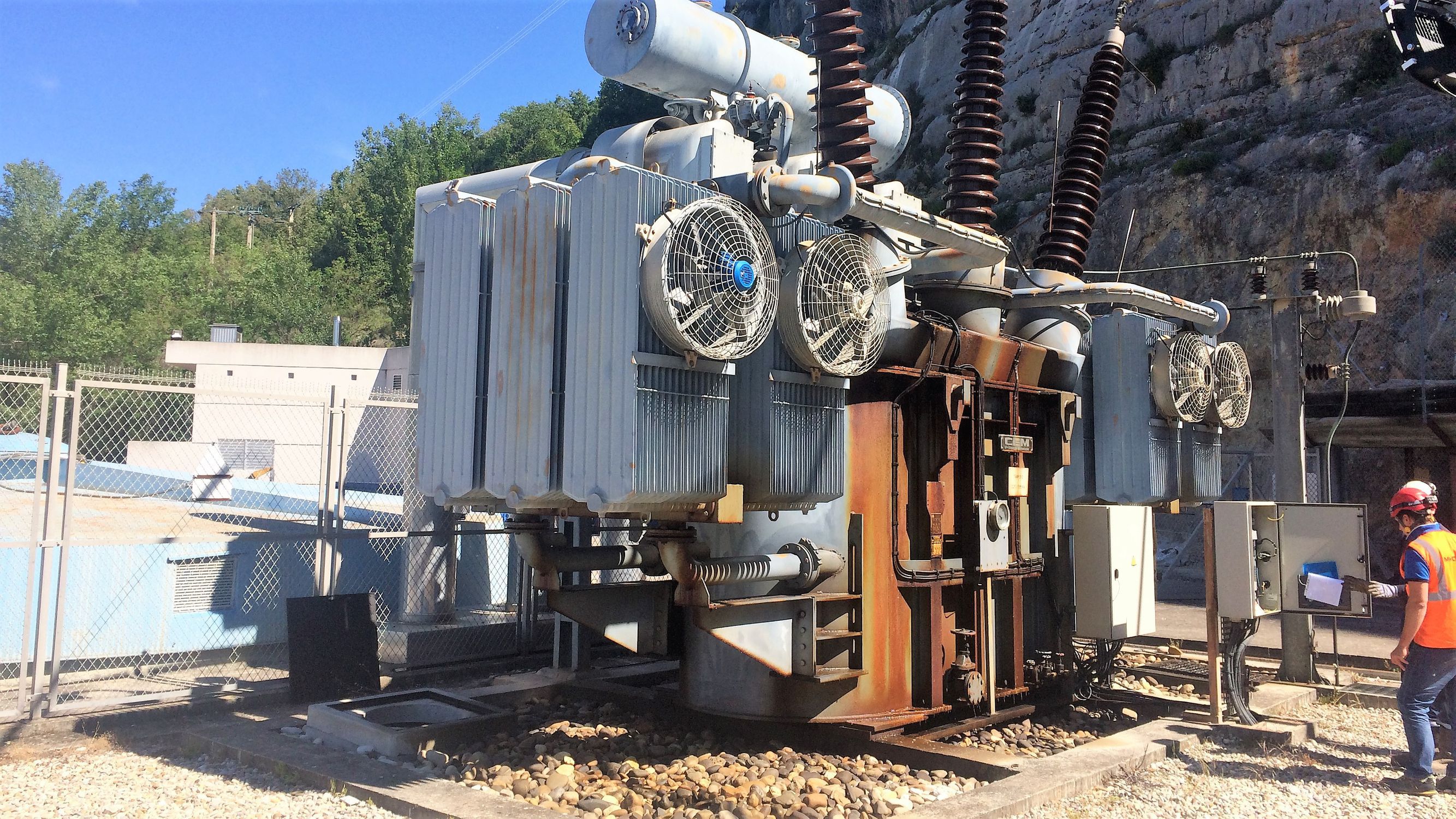 Fire extinguishing cover for concrete pit under electrical transformer ...