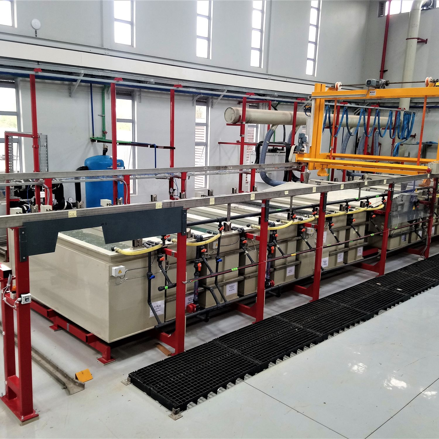 Aluminum anodizing plant - MONTI ENGINEERING SRL