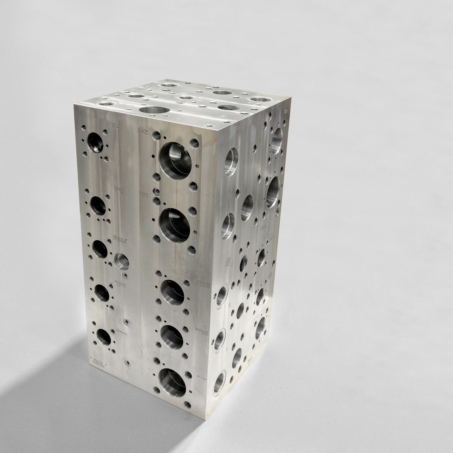 Multi-channel manifold - EUROFLUID HYDRAULIC SRL - cast iron / for ...