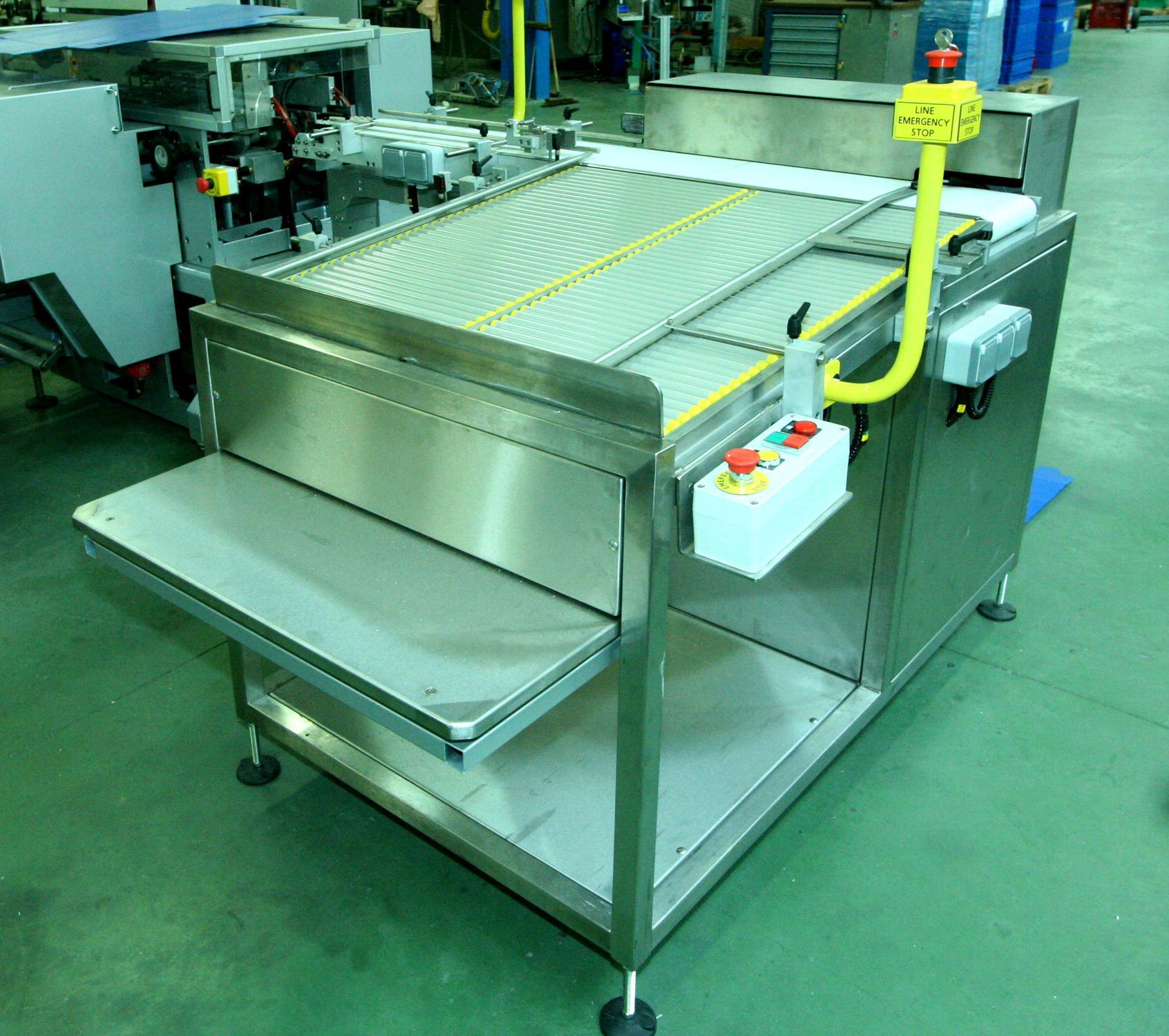 Conveyor accumulating table - SACMO