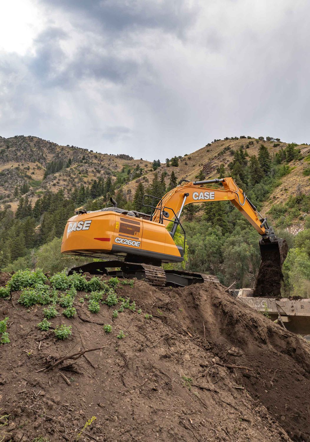 Medium excavator - CX170E - Case - crawler / diesel / construction