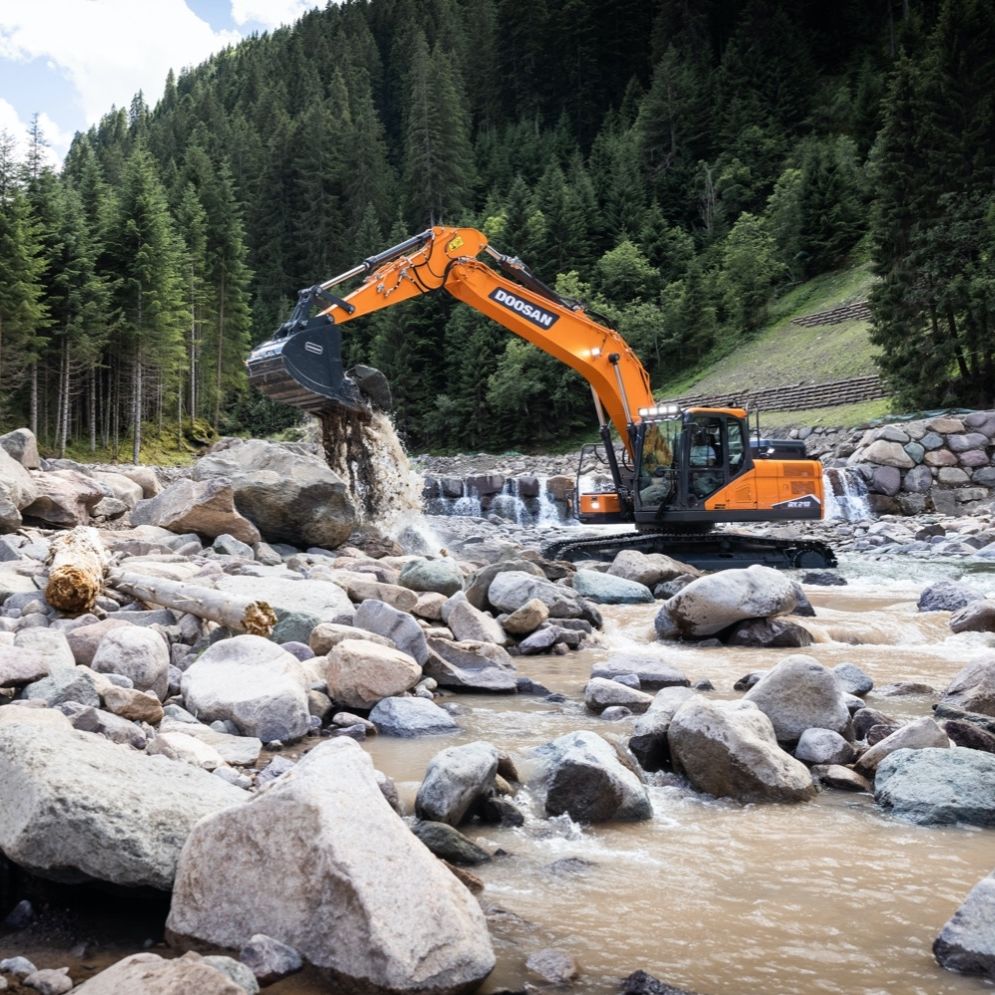 Medium excavator - DX210LC-7 - DAEWOO Construction Equipment Division ...